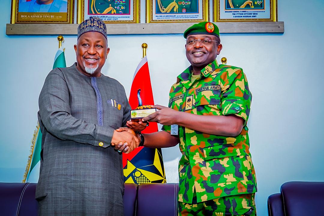 BADARU COMMENDS NIGERIAN ARMY 6 DIVISION FOR FIGHT AGAINST OIL THEFT, OTHER CRIMINALITIES ...